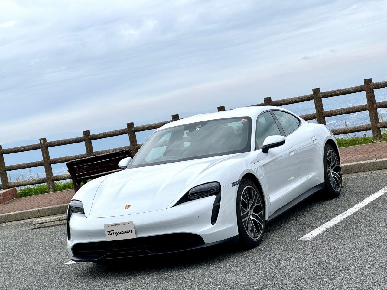 Test drive a base model Porsche Taikan｜What is the difference between ...